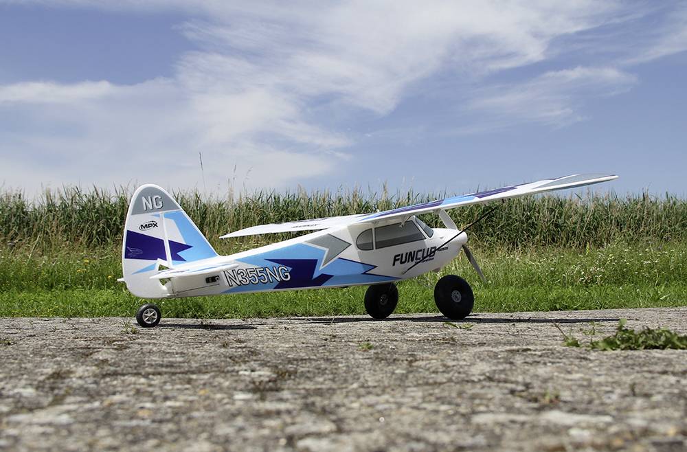 Multiplex BK FunCub NG blau Weiß, Blau RC Motorflugmodell Bausatz ...